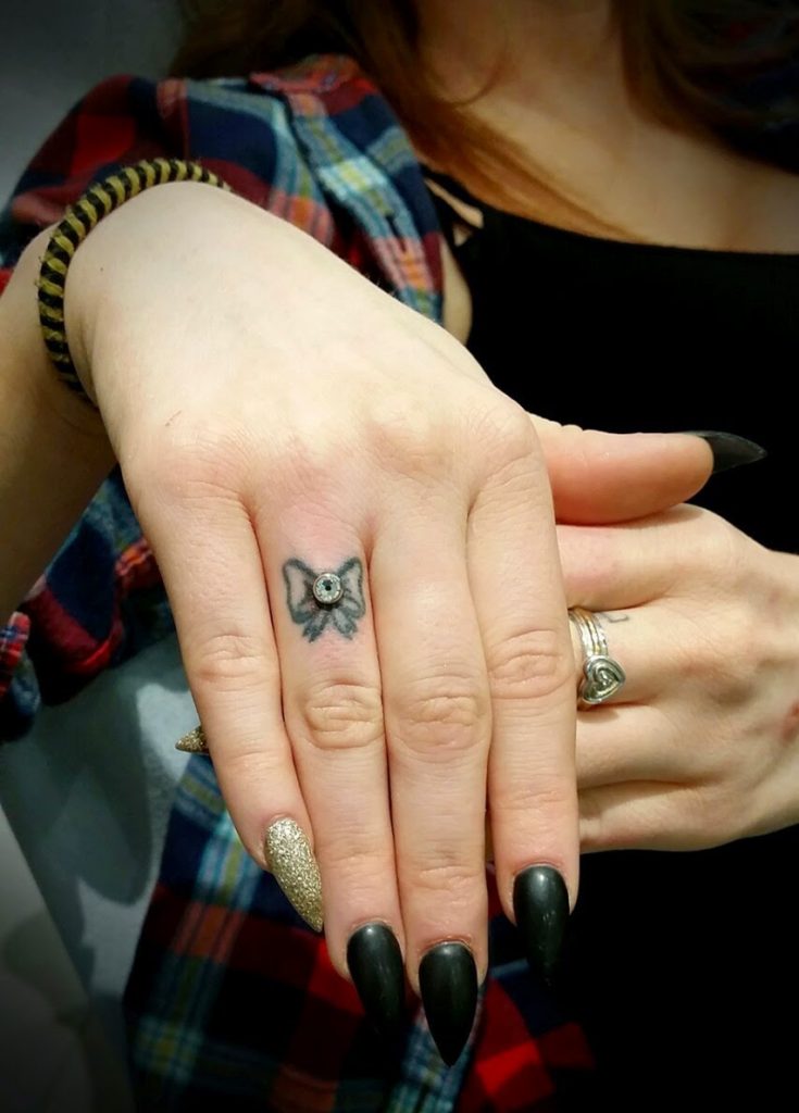 Geometric Tattoo Finger Ideas - Flawssy