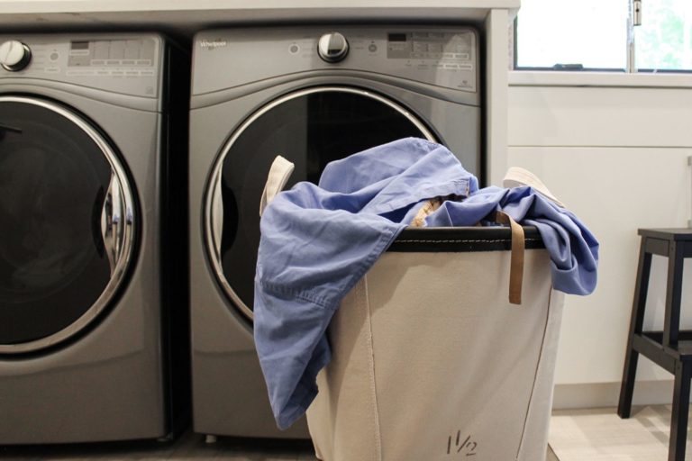 Tips for keeping your Scrubs Clean - Flawssy